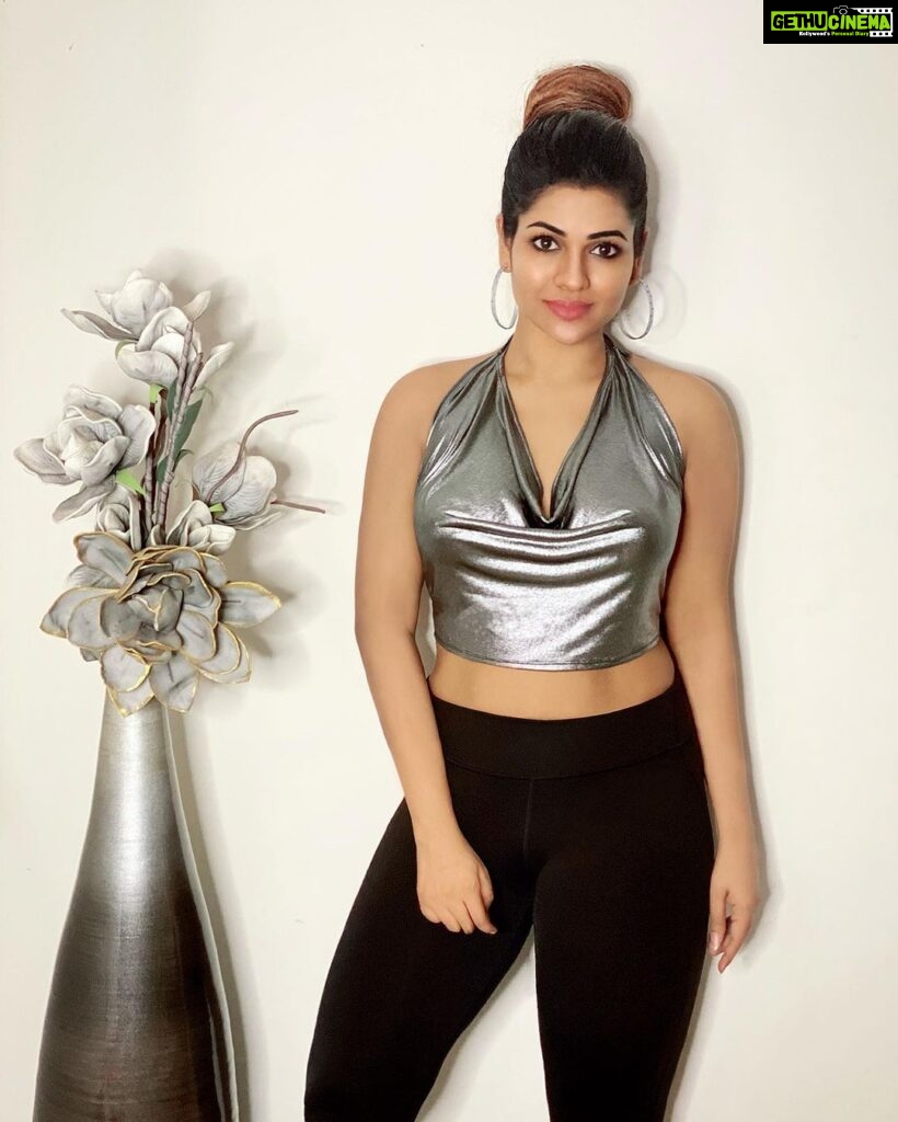 Actress Leesha Instagram Photos and Posts – January 2021 | Gethu Cinema