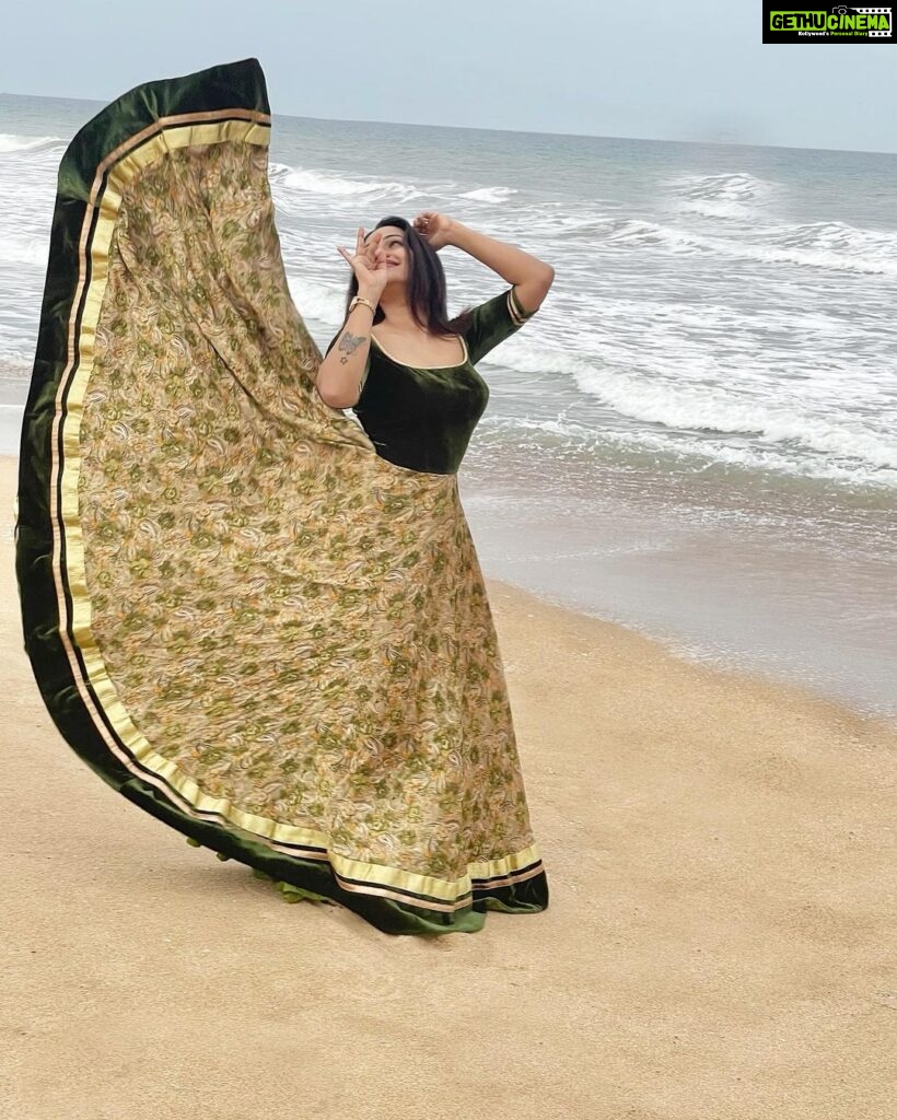 Actress Leesha Instagram Photos and Posts – July 2021 | Gethu Cinema