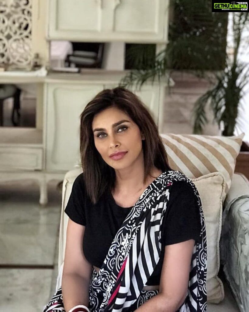 Lisa Ray Instagram - Congratulations @avnidoshi on the launch of your ...