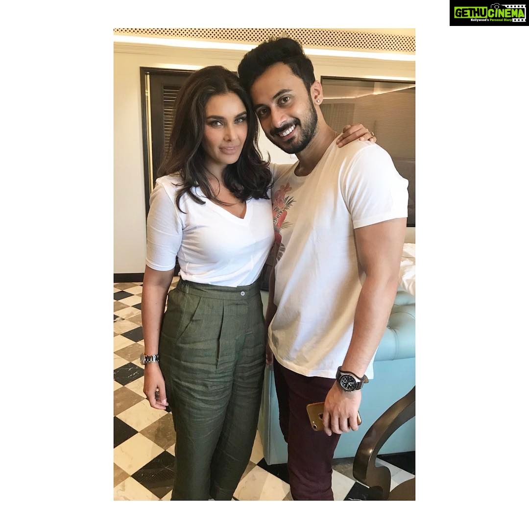 Lisa Ray Instagram – Thank you @abhijitchanda39 for your superb light ...