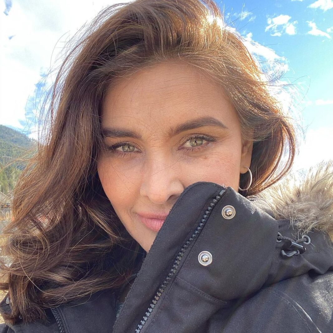 Actress Lisa Ray Instagram Photos and Posts - March 2021 - Gethu Cinema