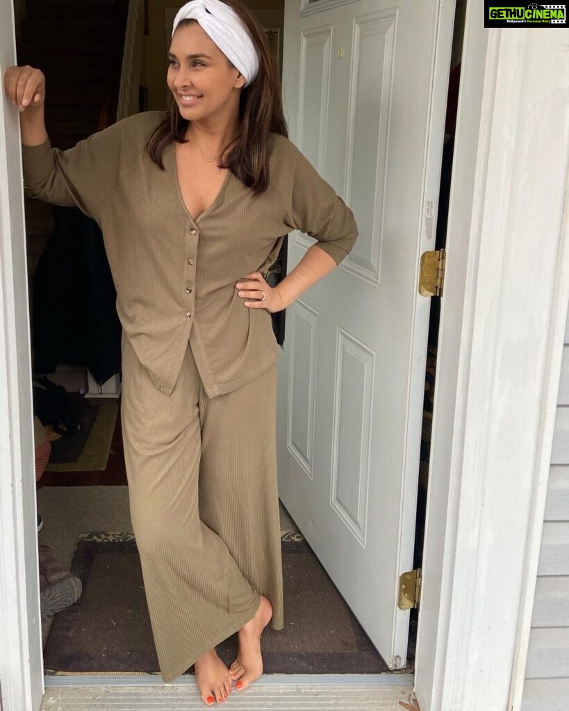 Actress Lisa Ray Instagram Photos and Posts – March 2021 Part 1 | Gethu ...