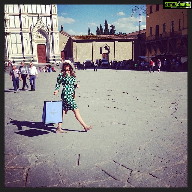 Lisa Ray Instagram – The key word in #Italy is ‘passione’. Eating ...