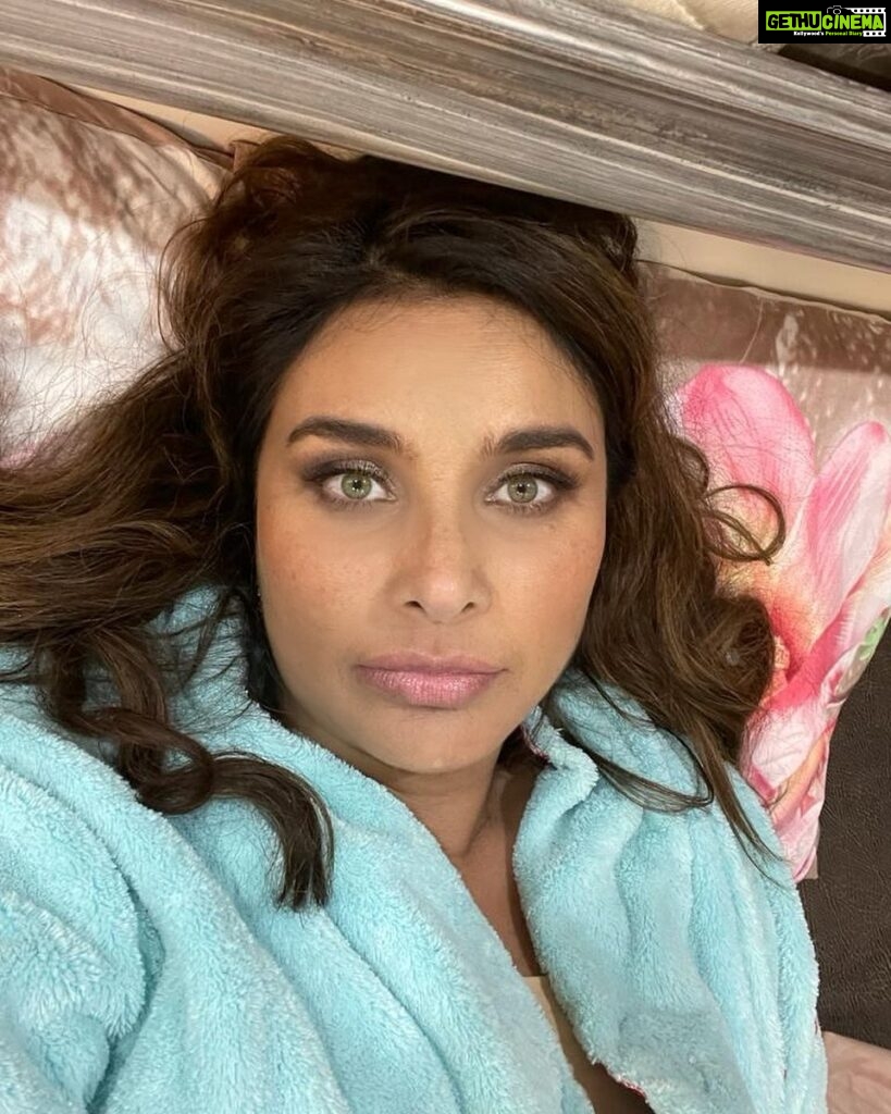 Actress Lisa Ray Instagram Photos and Posts – November 2021 Part 1 ...