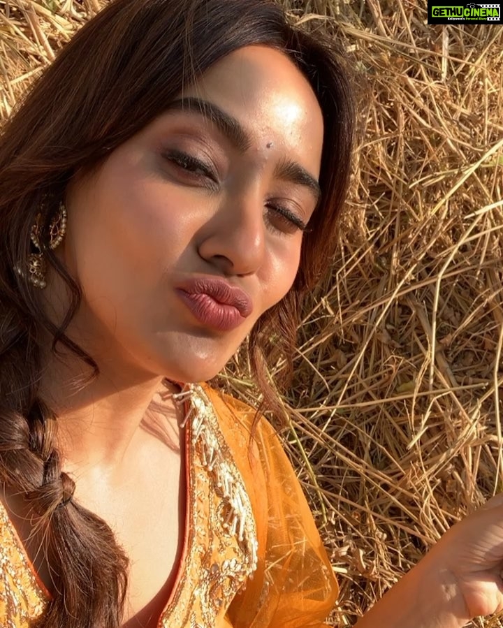 Neha Sharma Instagram – Hay hay hay…🌻 | Gethu Cinema