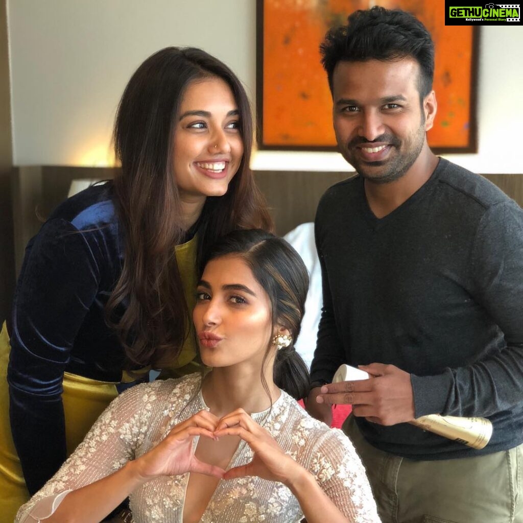 Pooja Hegde Instagram – Thank you Zee Awards for the Favourite actress ...