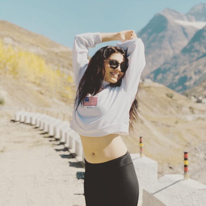 Actress Pranitha Subhash Instagram Photos and Posts December 2020 ...