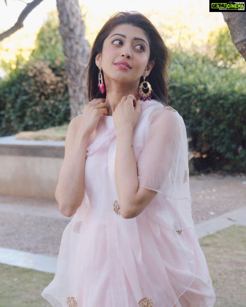 Actress Pranitha Subhash Instagram Photos and Posts December 2020 ...