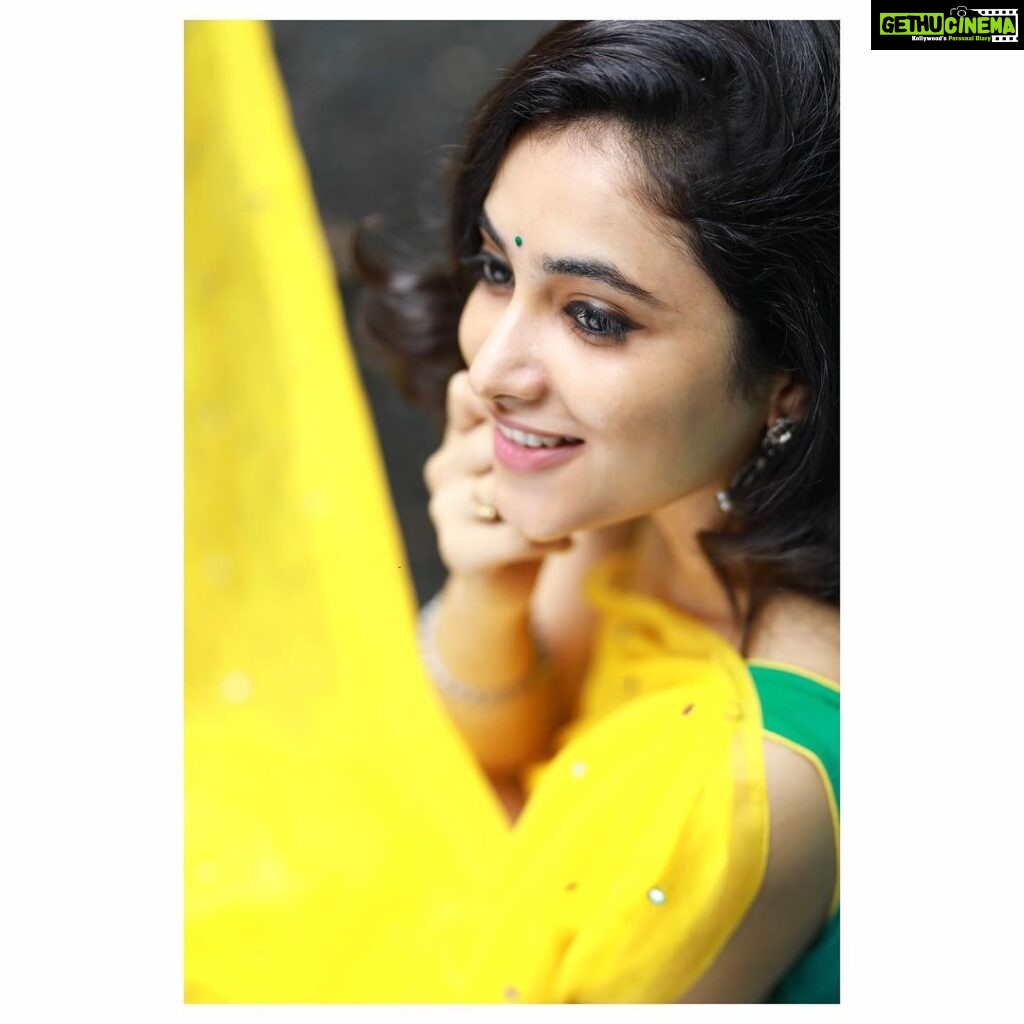Priyanka Mohan Instagram – 🌻 #yellow @prasatharunm @deepak_durai ...