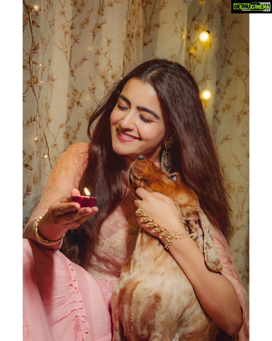 Actress Rukshar Dhillon Instagram Photos and Posts – December 2021 ...