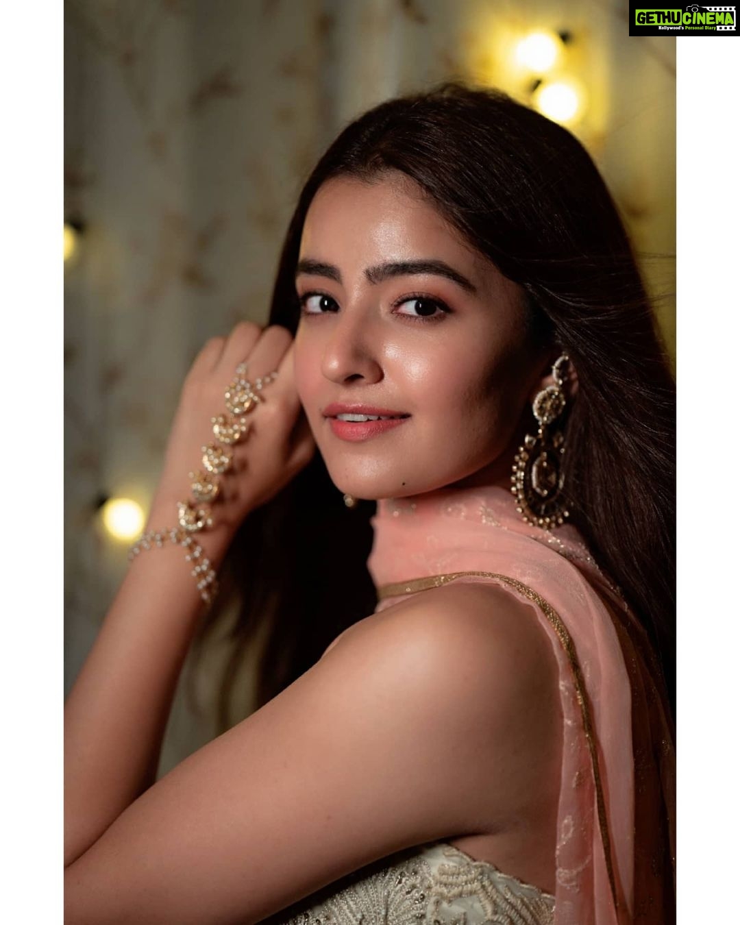 Actress Rukshar Dhillon Instagram Photos and Posts – December 2021 ...