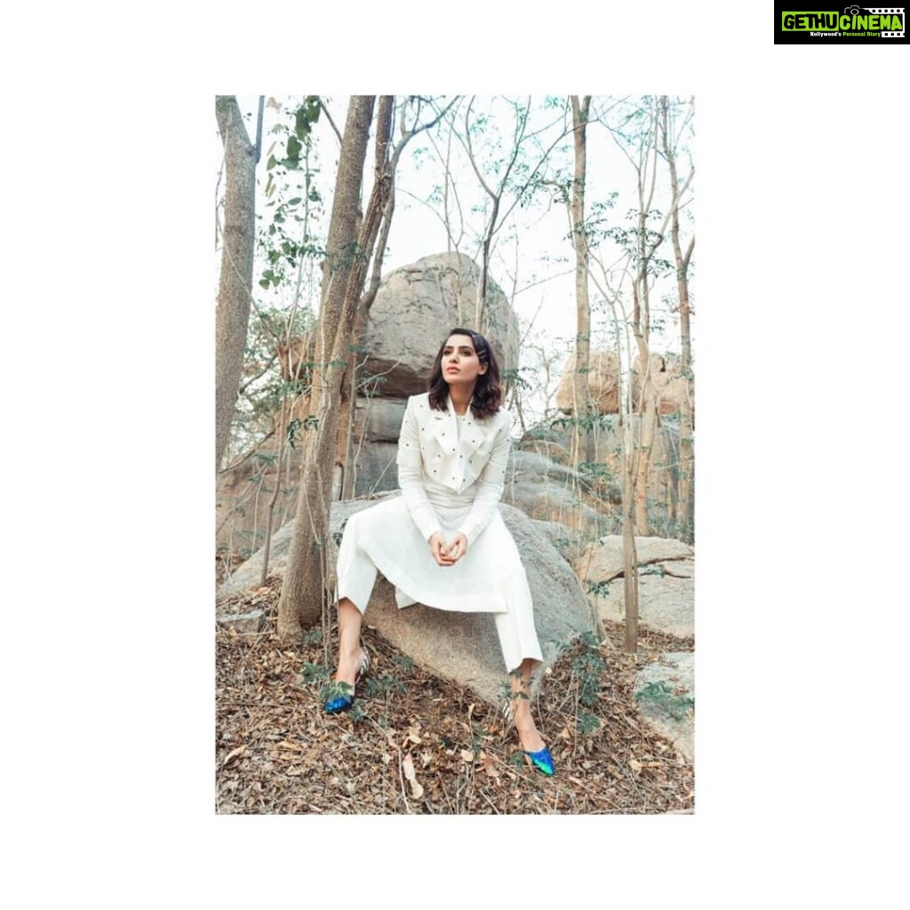Samantha Instagram - Outfit @ode.to.odd Styled by @jukalker 📸 ...