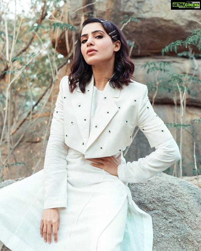 Samantha Instagram – Outfit @ode.to.odd Styled by @jukalker 📸 ...