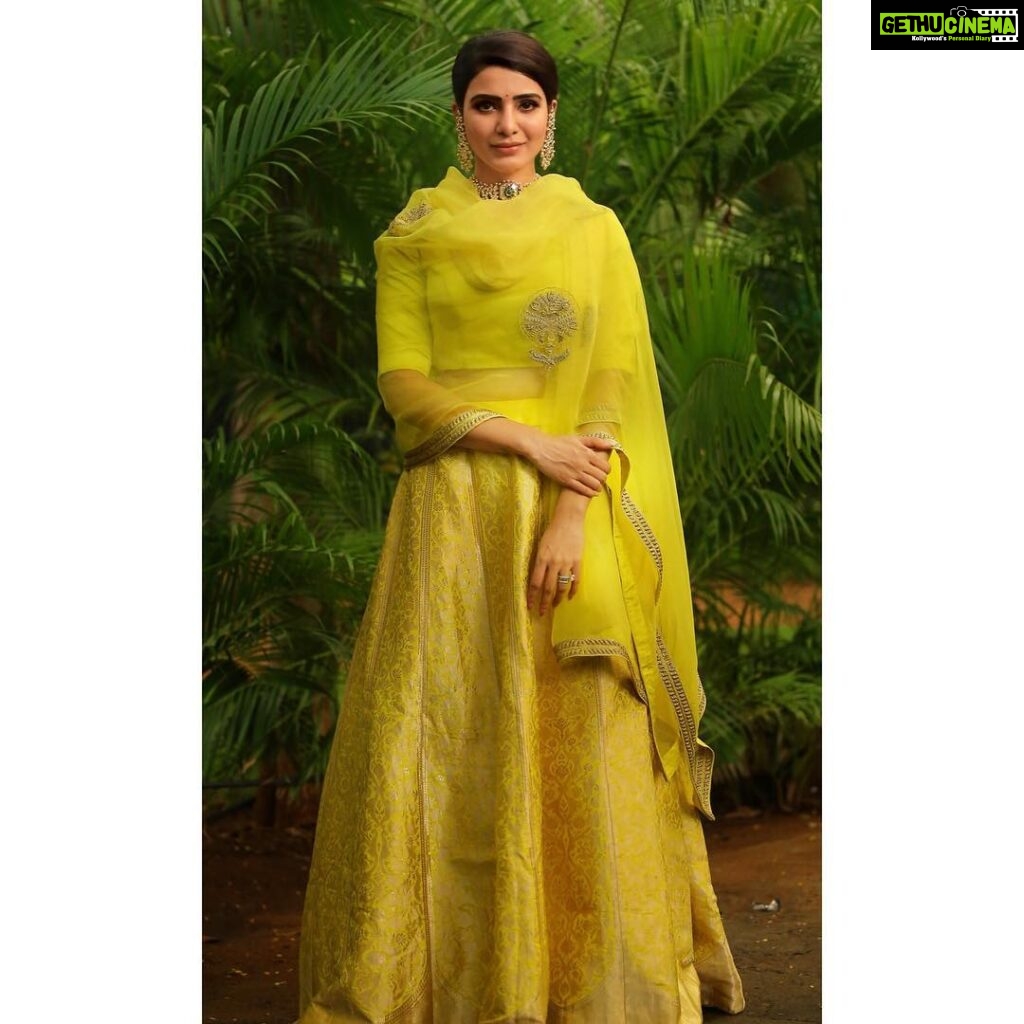 Samantha Instagram - Makeup @tokala.ravi hair @chakrapu.madhu 💛💛 ...