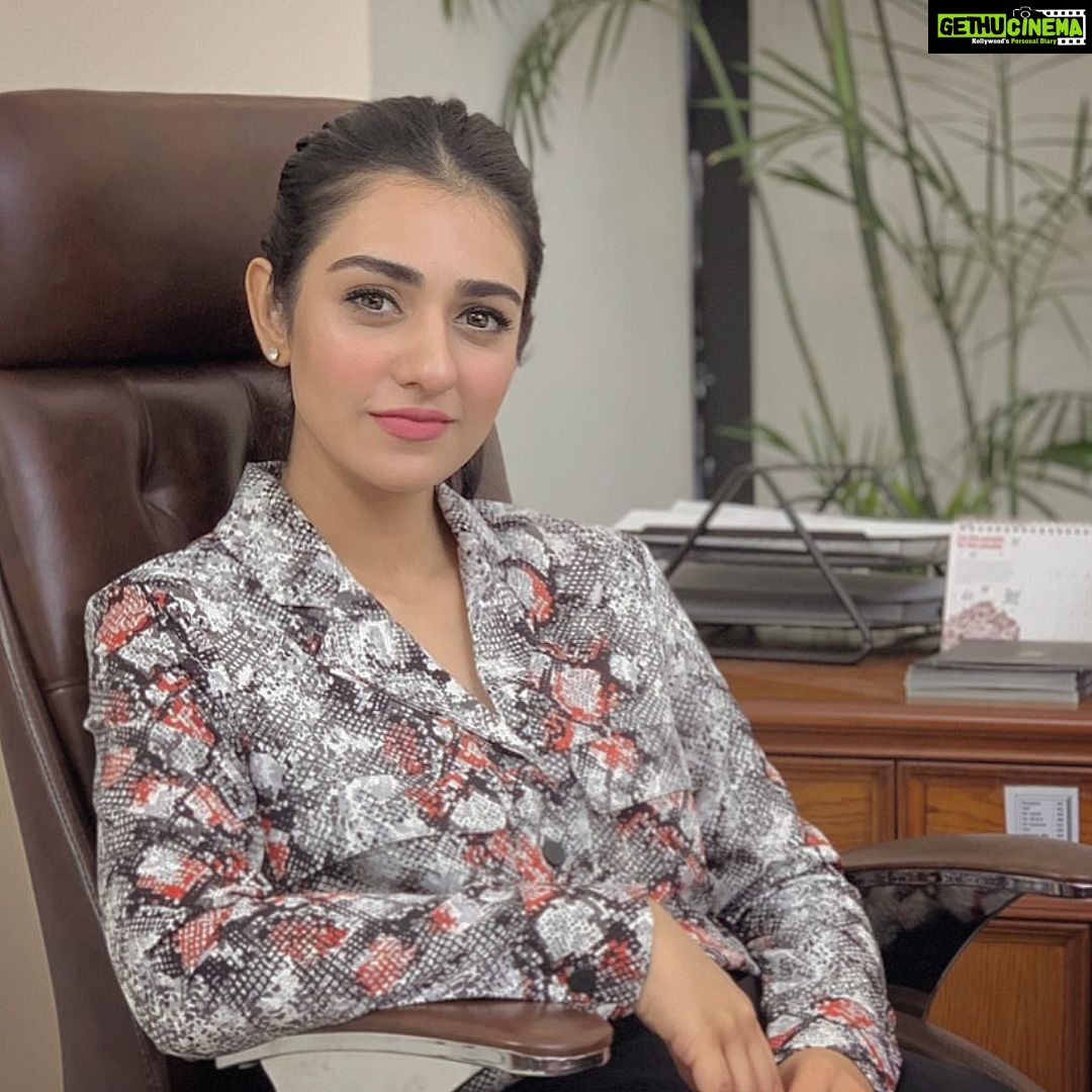 Sarah Khan Instagram – Order Now Jazmín’s IRÍS Lawn Volume ll on ...