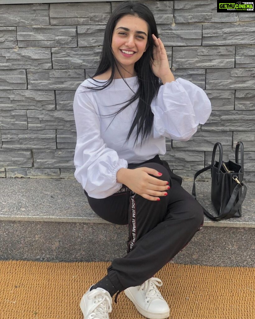 Sarah Khan Instagram - @neelos_salon thank you for always pampering me ...