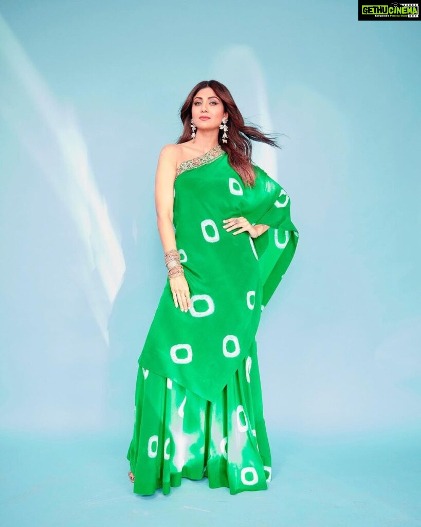 Actress Shilpa Shetty Instagram Photos and Posts - April 2021 - Gethu ...