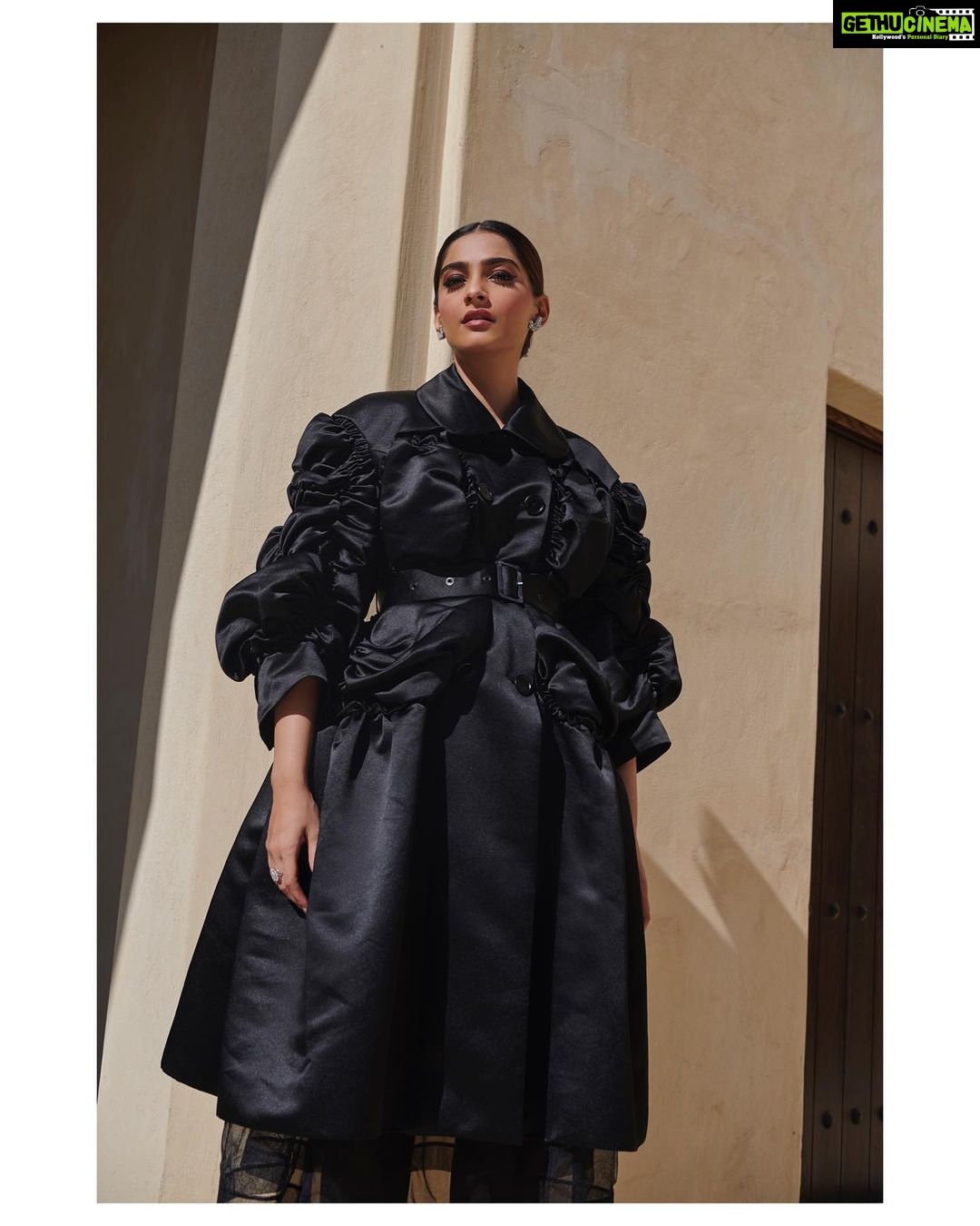 Sonam Kapoor Instagram – 📖🐛 For the Sharjah World Book Capital Event ...