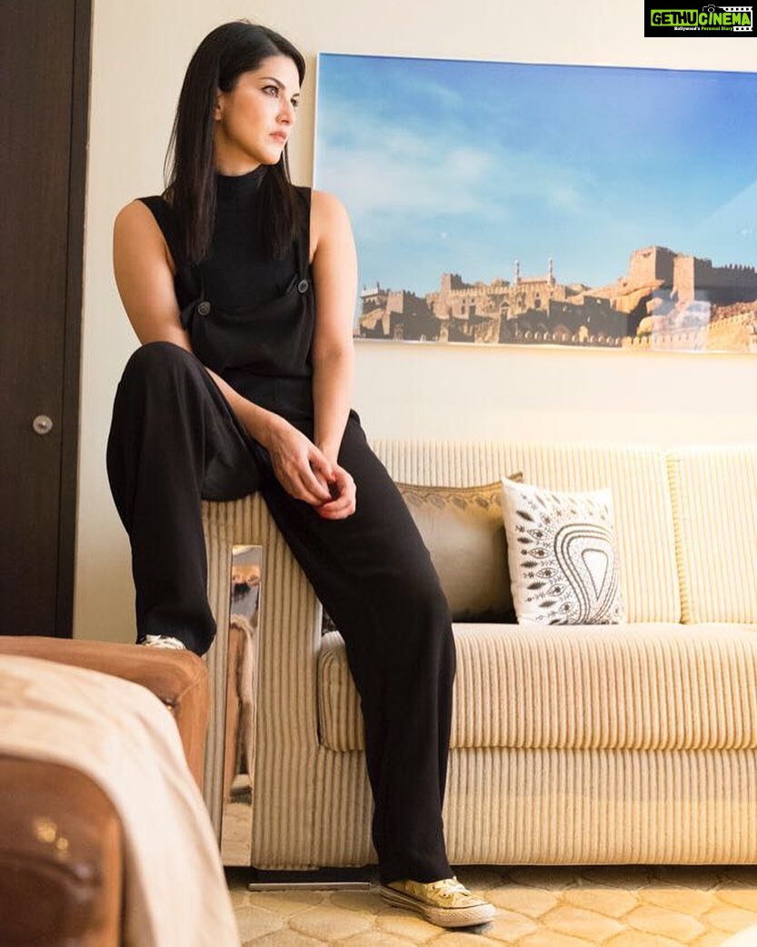 Sunny Leone Instagram – In a meeting like “what?!” lol | Gethu Cinema