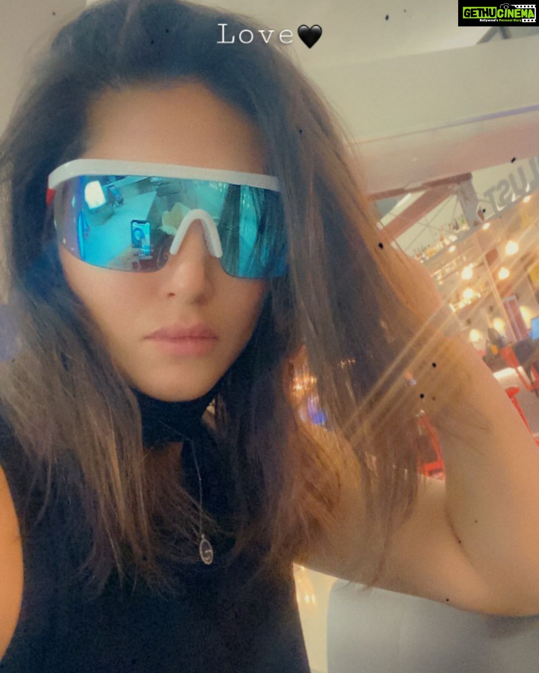 Sunny Leone Instagram – Just want the day to end! Mood….. | Gethu Cinema