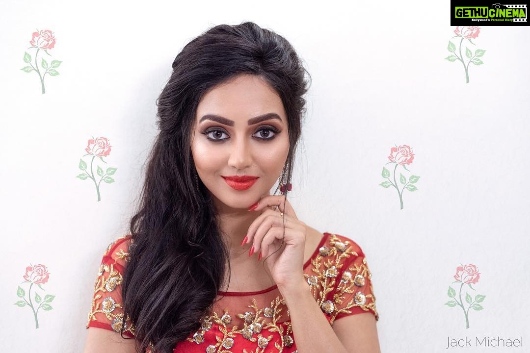 Actress Vidhya Instagram Photos and Posts – February 2019 | Gethu Cinema