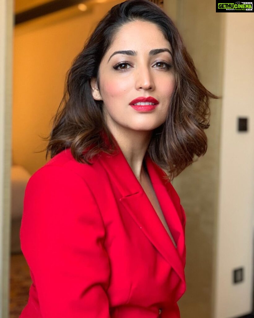 Yami Gautam Instagram – We both love smiling 🤩💫 #KAABILinCHINA 中国，北京 ...