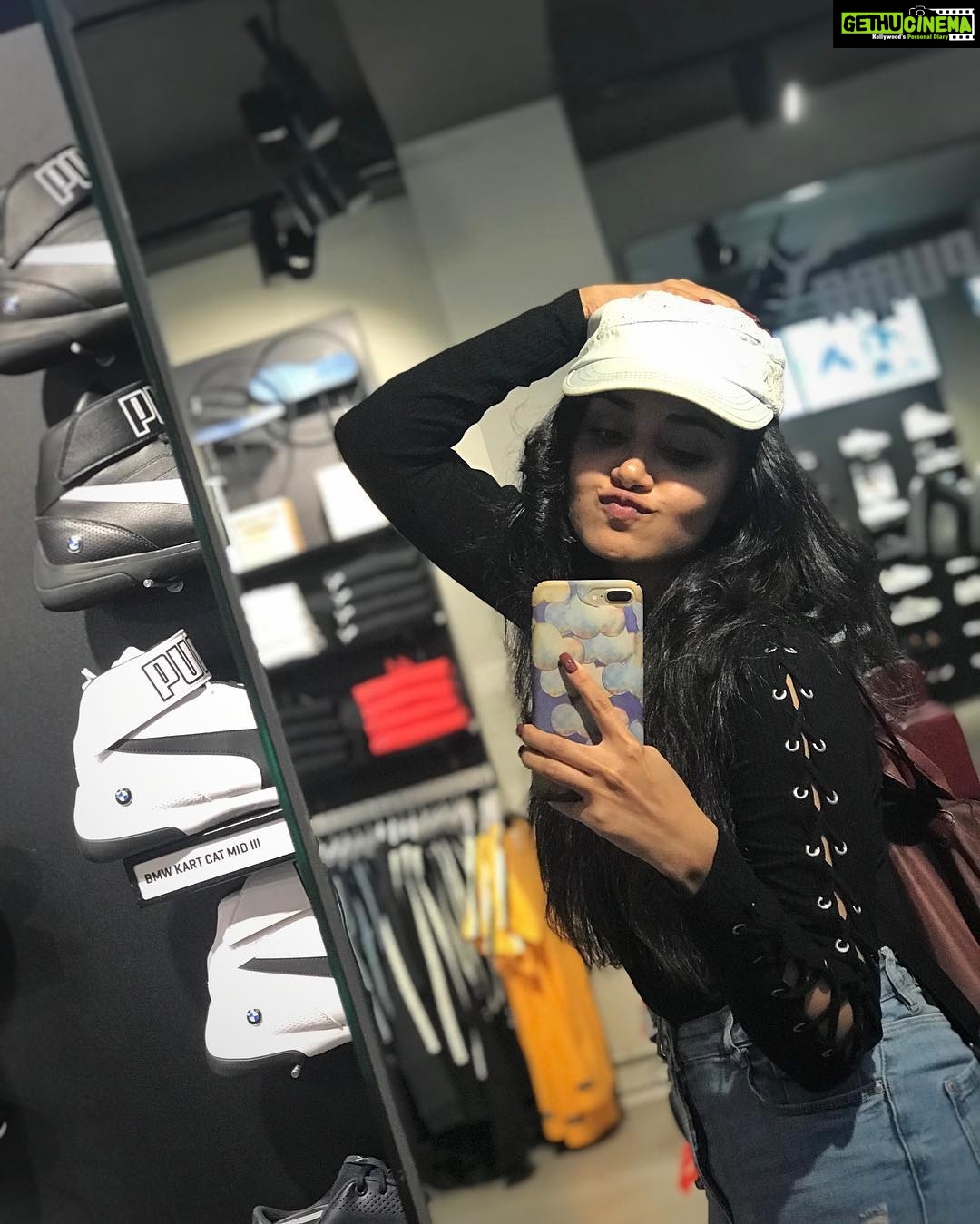 Anupama Parameswaran Instagram – You know what … this mirror was lit 🔥 couldn’t stop myself from ...