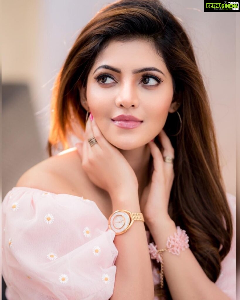 Actress Athulya Ravi HD Photos and Wallpapers April 2021 - Gethu Cinema