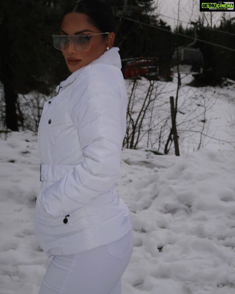 Actress Chandrika Ravi HD Instagram Photos and Wallpapers December 2021 ...