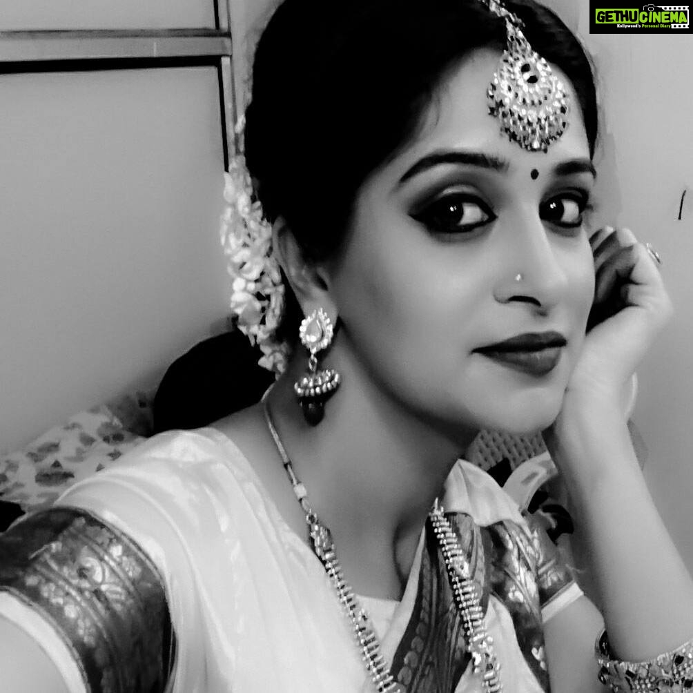 Dipika Kakar Instagram – From the set 😊 | Gethu Cinema