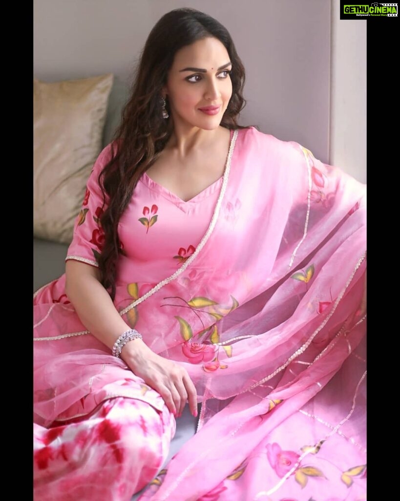 Actress Esha Deol HD Instagram Photos and Wallpapers December 2021 ...