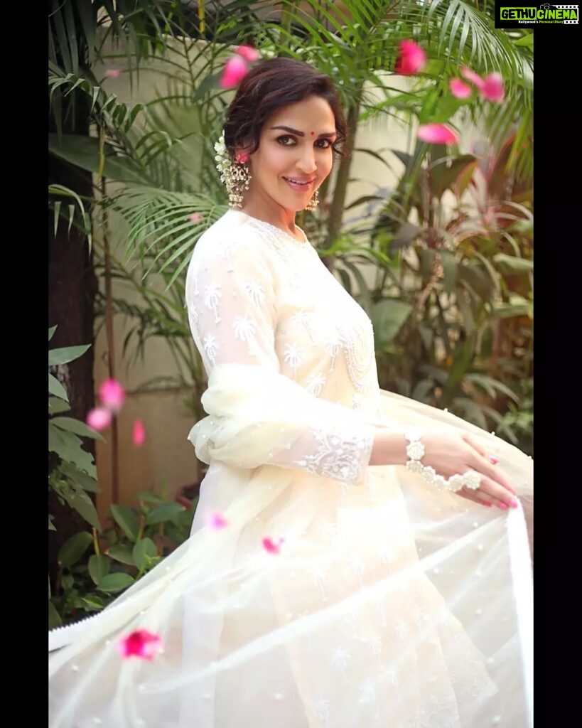 Esha Deol Instagram - The colour "Red" is considered very auspicious in ...