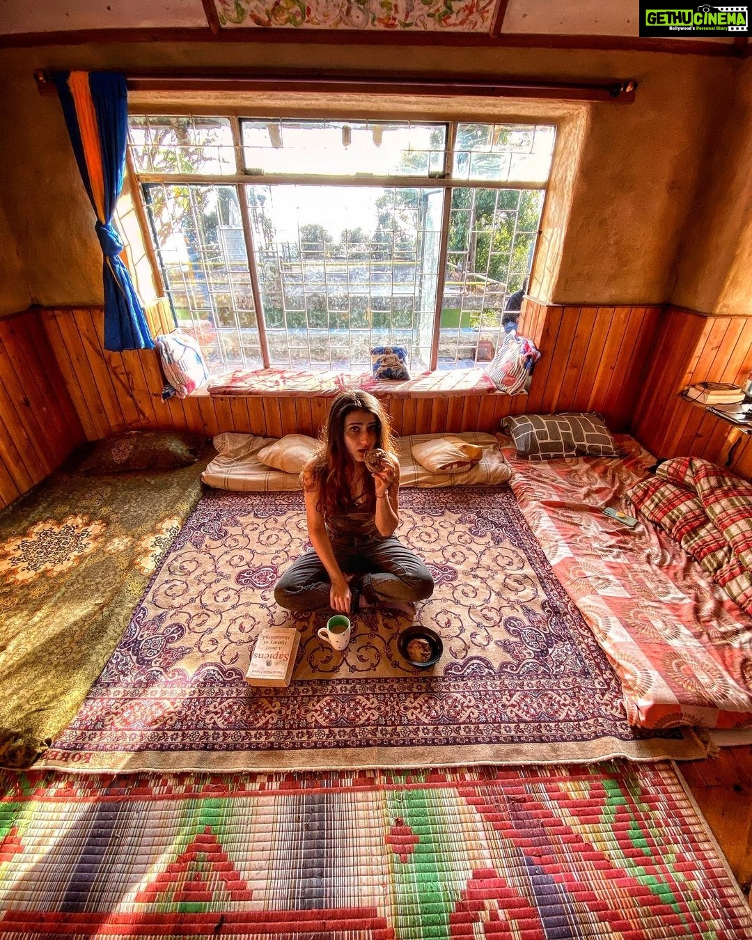 Fatima Sana Shaikh Instagram – Caught eating a cookie @abhiandnow At ...