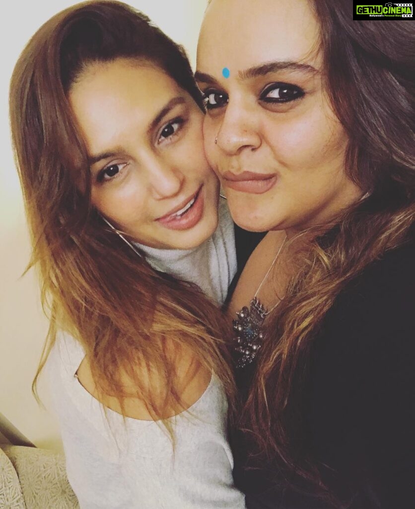 Huma Qureshi Instagram - Sun in Her Eyes ☀️ #waterbaby #sea #sun #joy # ...