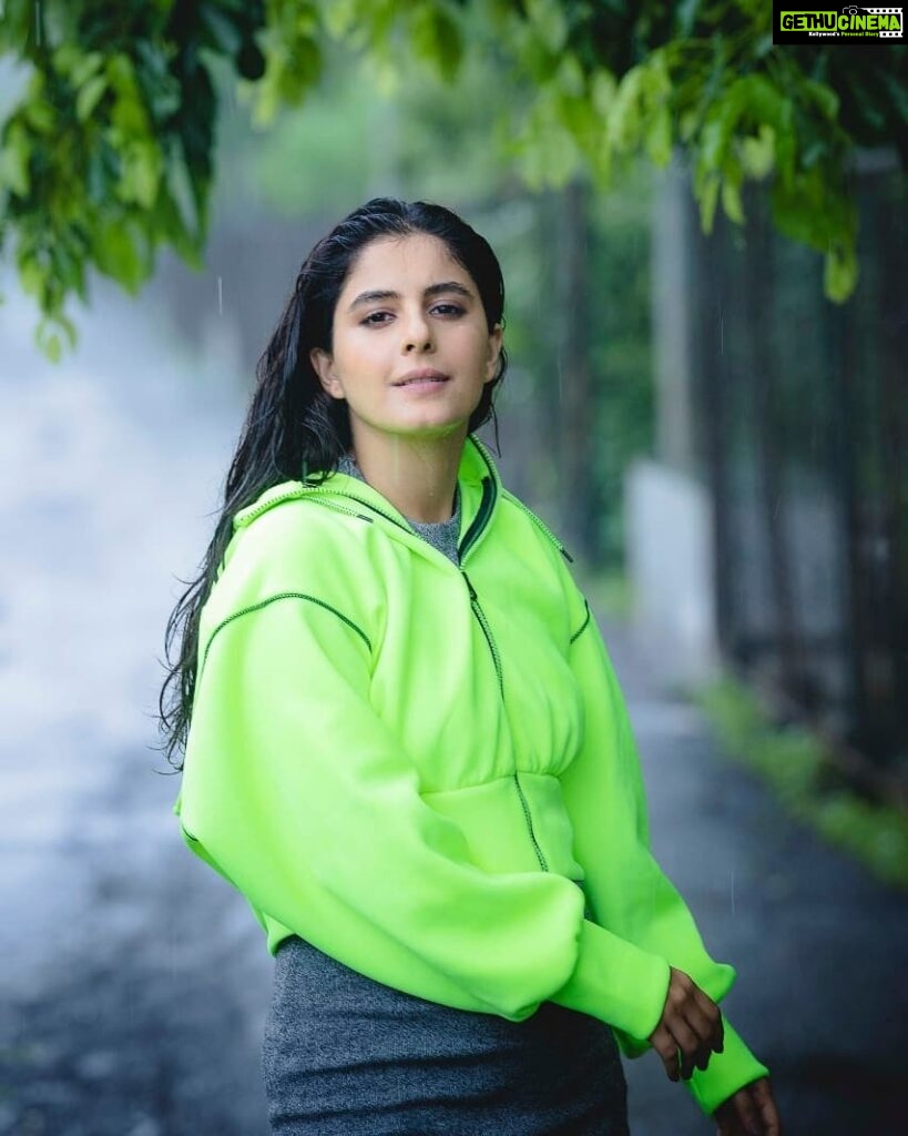 Actress Isha Talwar Instagram Photos and Posts December 2019 | Gethu Cinema
