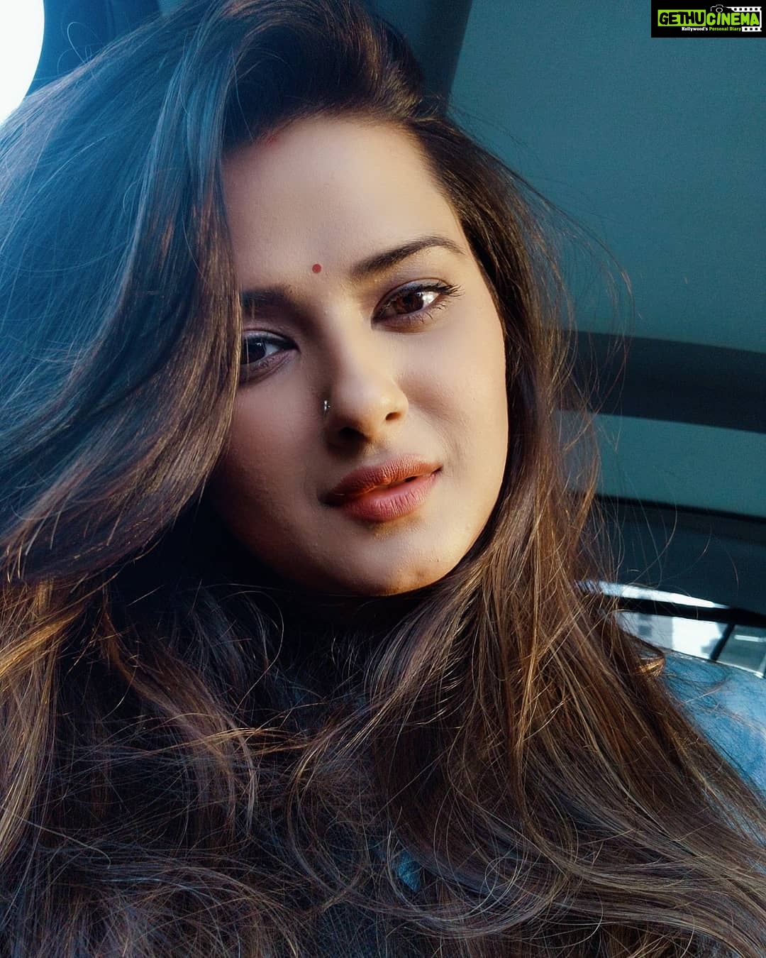 Kratika Sengar Hot