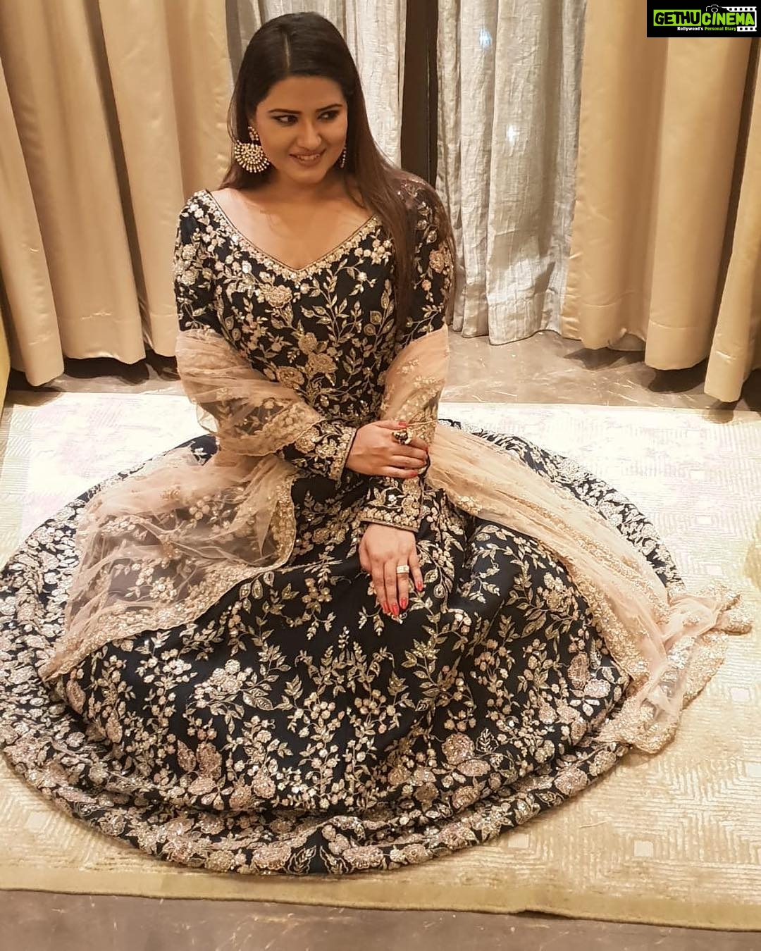 Kratika Sengar Instagram – A fantastic Diwali celebration with family ...