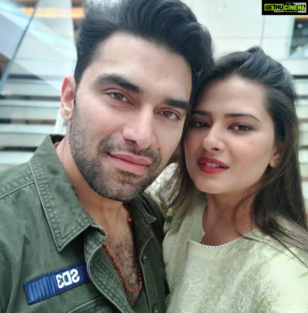 Kratika Sengar Instagram - 2020 Be Good... Happy new year to all of you ...
