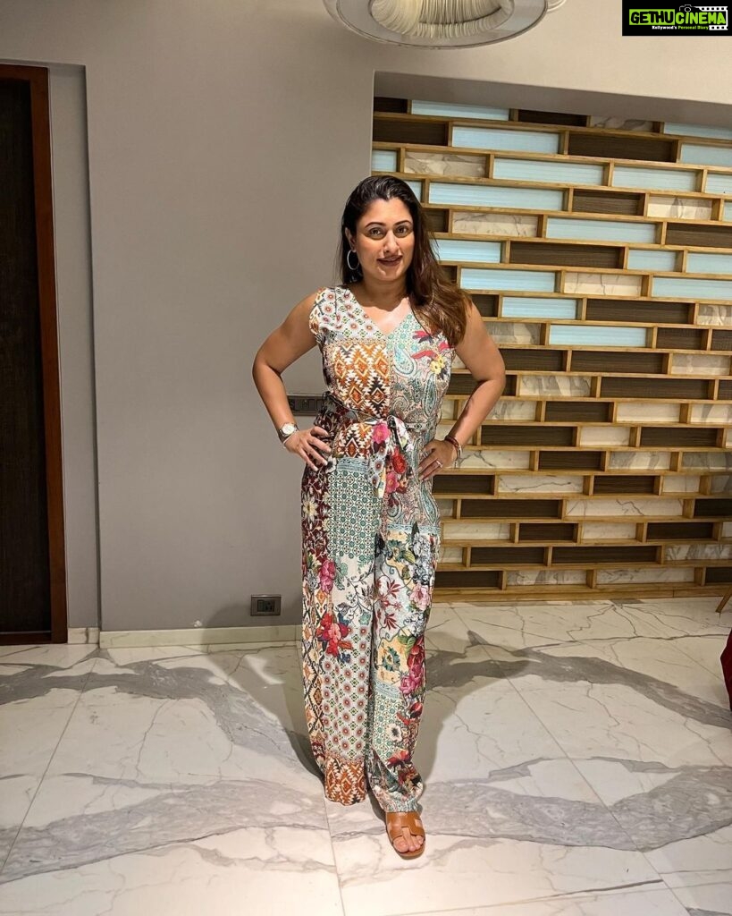 Actress Malavika Instagram Photos and Posts December 2021 | Gethu Cinema
