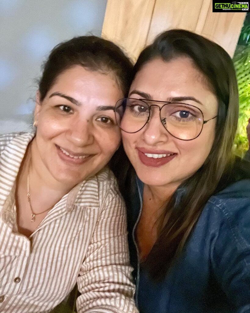 Actress Malavika Instagram Photos and Posts December 2021 | Gethu Cinema