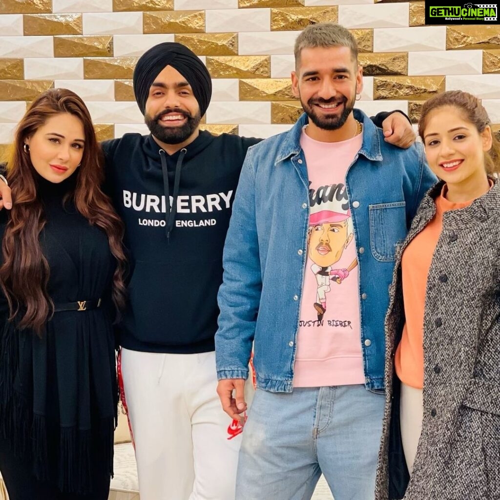 Actress Mandy Takhar Instagram Photos and Posts January 2021 - Gethu Cinema