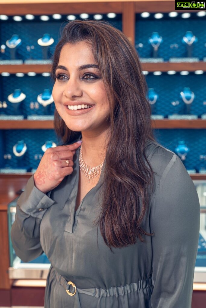 Actress Meera Nandan Instagram Photos and Posts November 2021 | Gethu ...