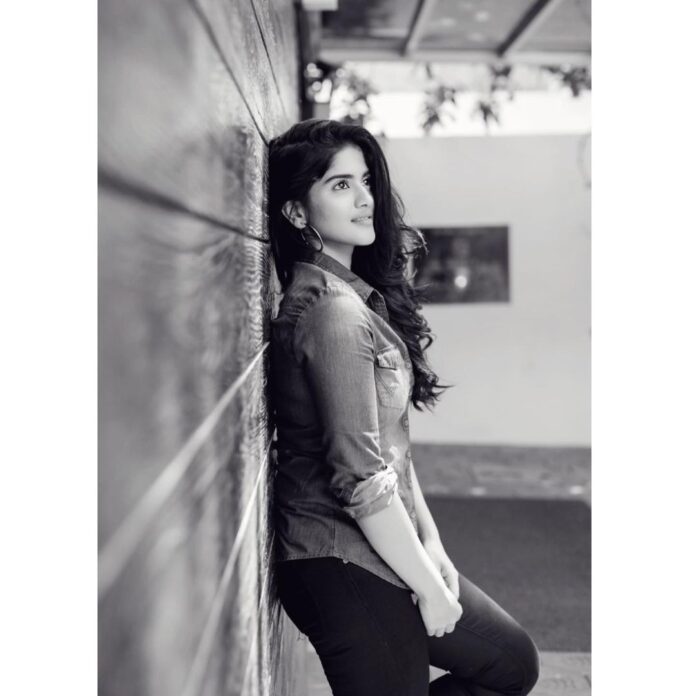 Actress Megha Akash Instagram Photos and Posts January 2020 - Gethu Cinema