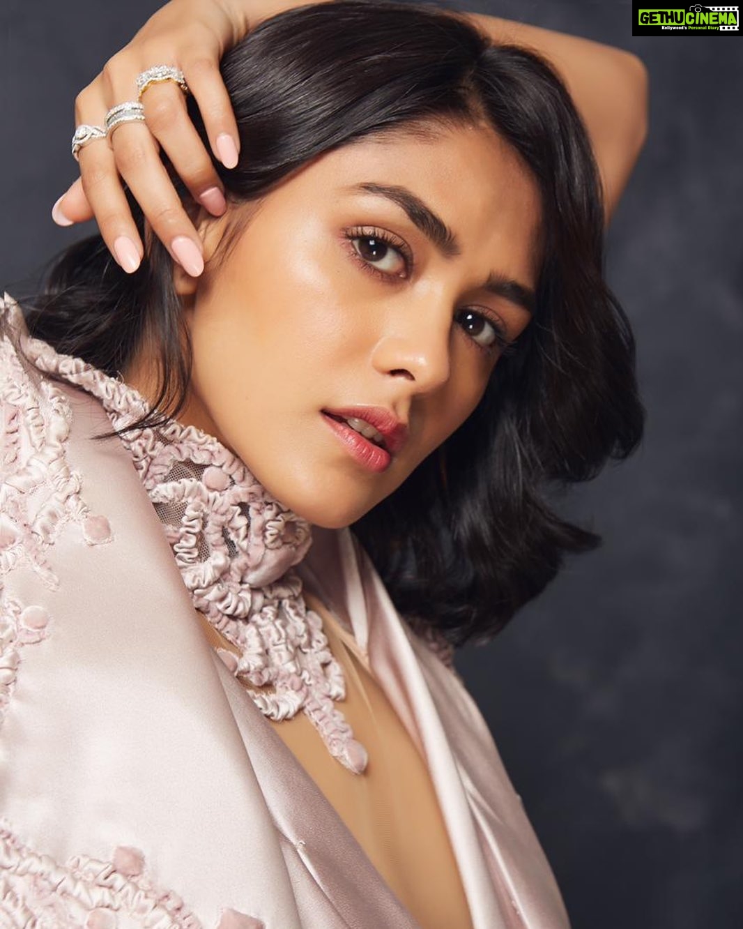 Mrunal Thakur Instagram - Lochan , you are right ! Less is more ...