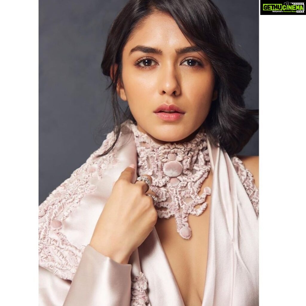 Mrunal Thakur Instagram – Lochan , you are right ! Less is more ...