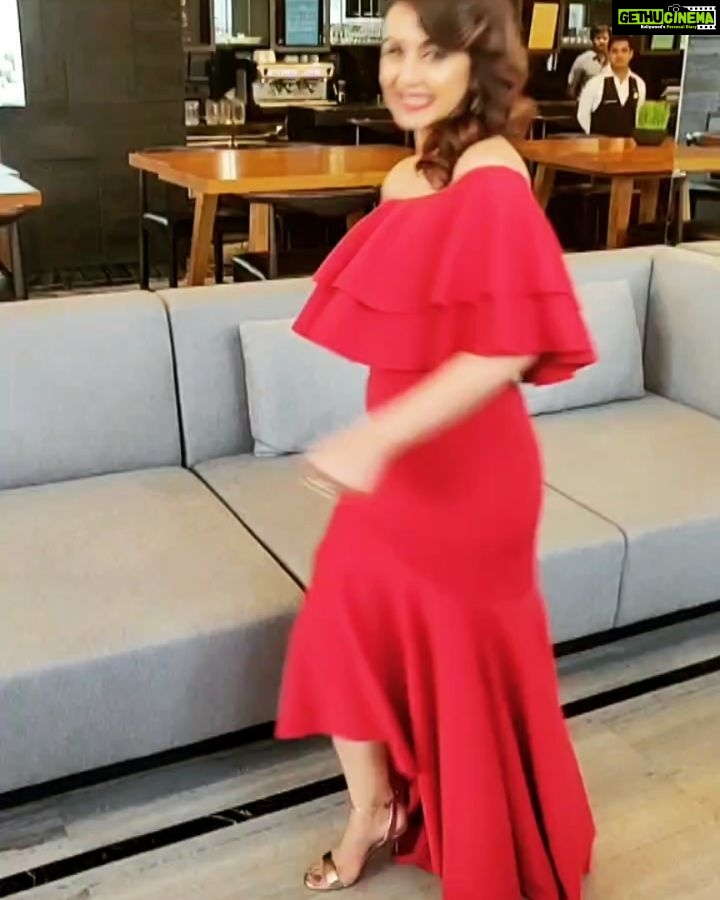 Nikki Galrani Instagram – It’s time to #Sparkle Believe in the magic of #Christmas ️🎅 🌲 | Gethu ...