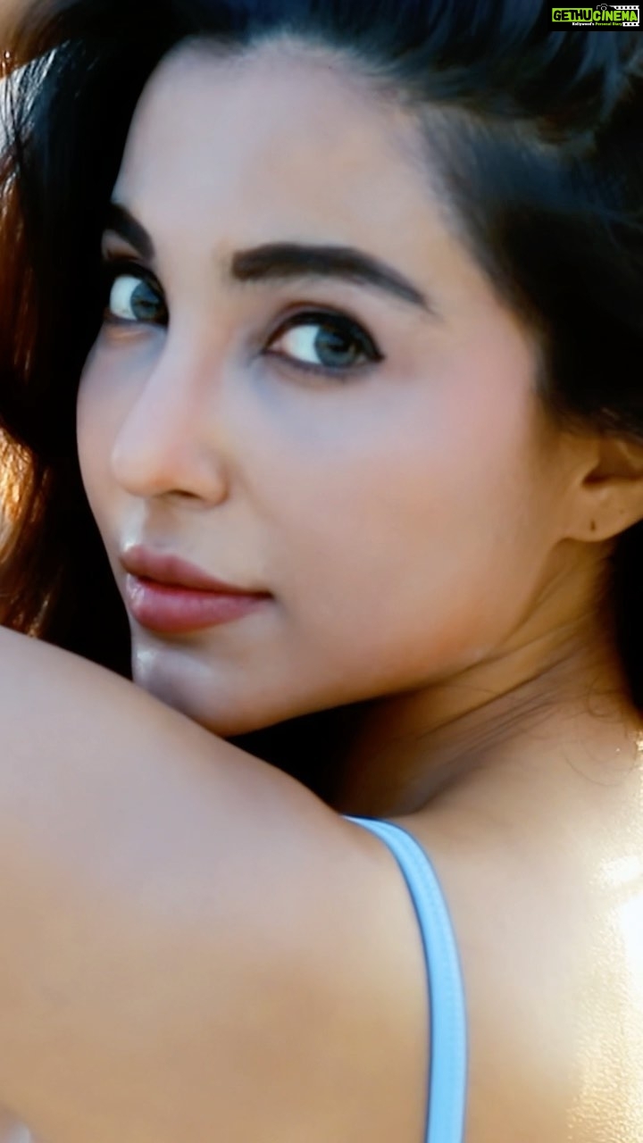 Parvatii Nair Instagram – The morning vibes 💙 Cinimatographer ...