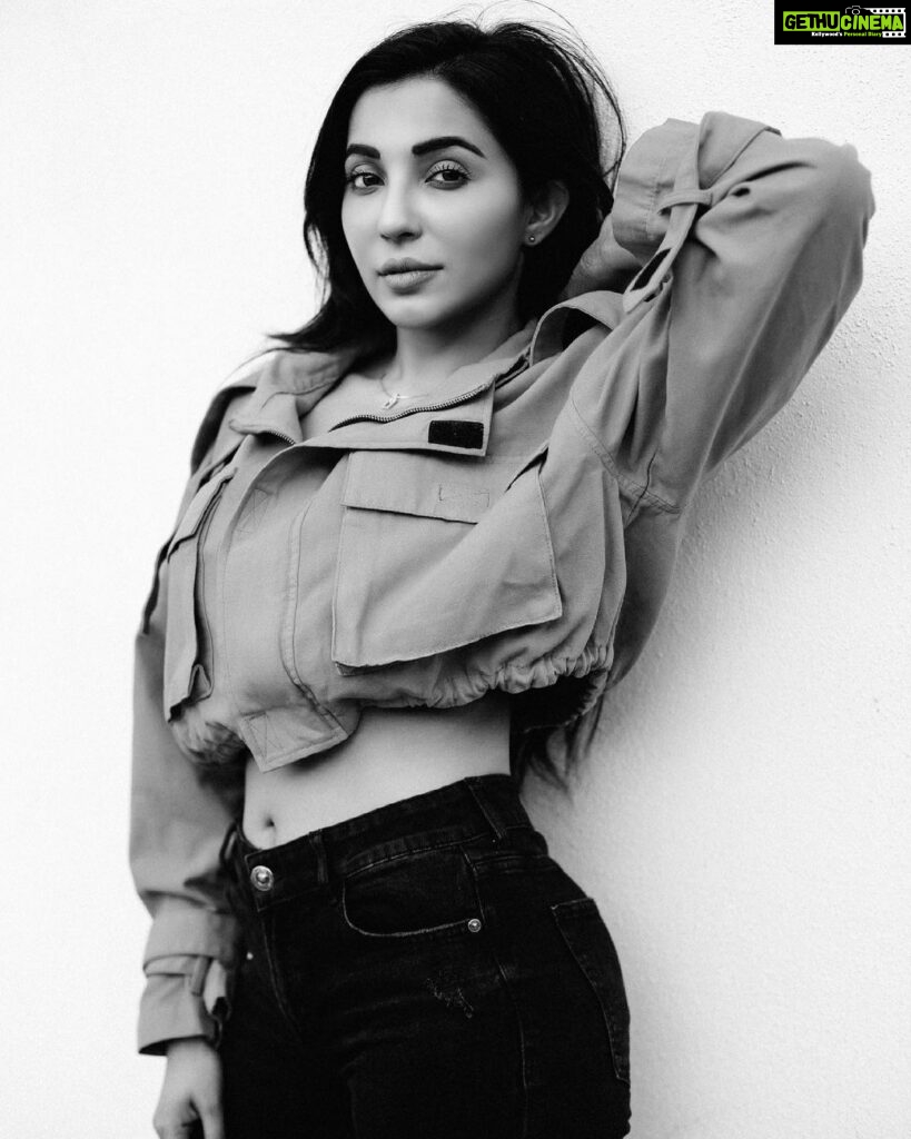 Parvatii Nair Instagram - Hey .. What’s your take on this 😄? 🦋 @arjun ...
