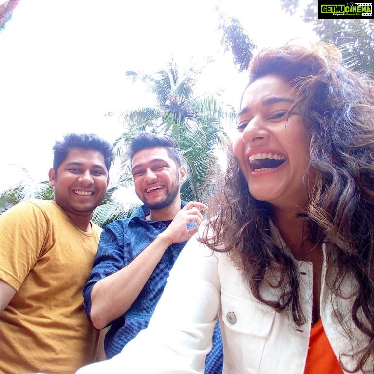 Poonam Bajwa Instagram – This is my happy face and These are a bunch of my happy people!@amit ...