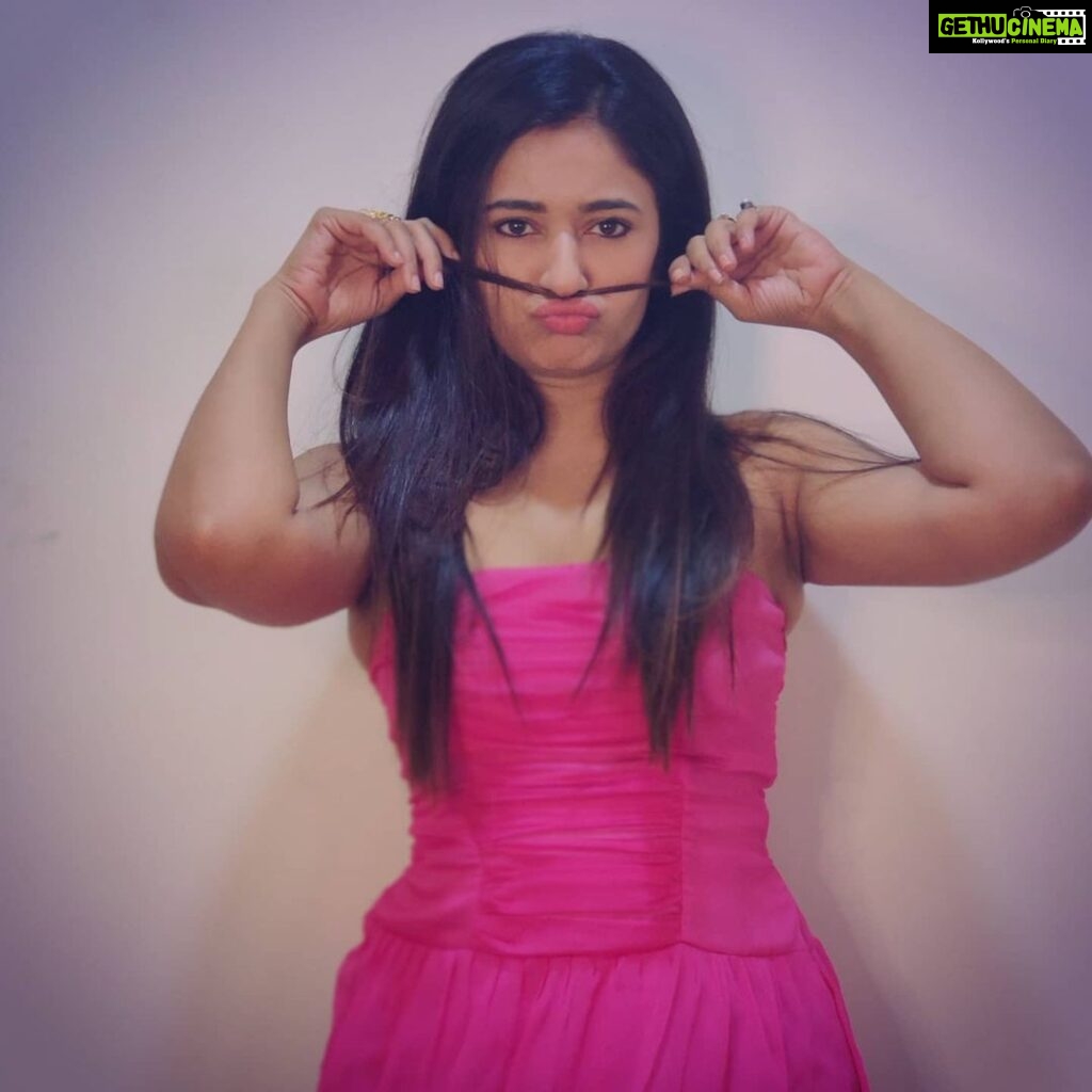 Poonam Bajwa Instagram – Pink makes me happy when I am blue💕 📸 ...